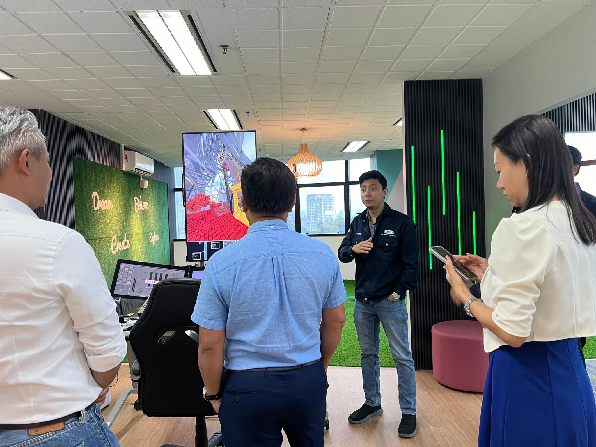 PTTEP TEAM VISIT EFTECH DIGITAL CENTRE - EFTECH