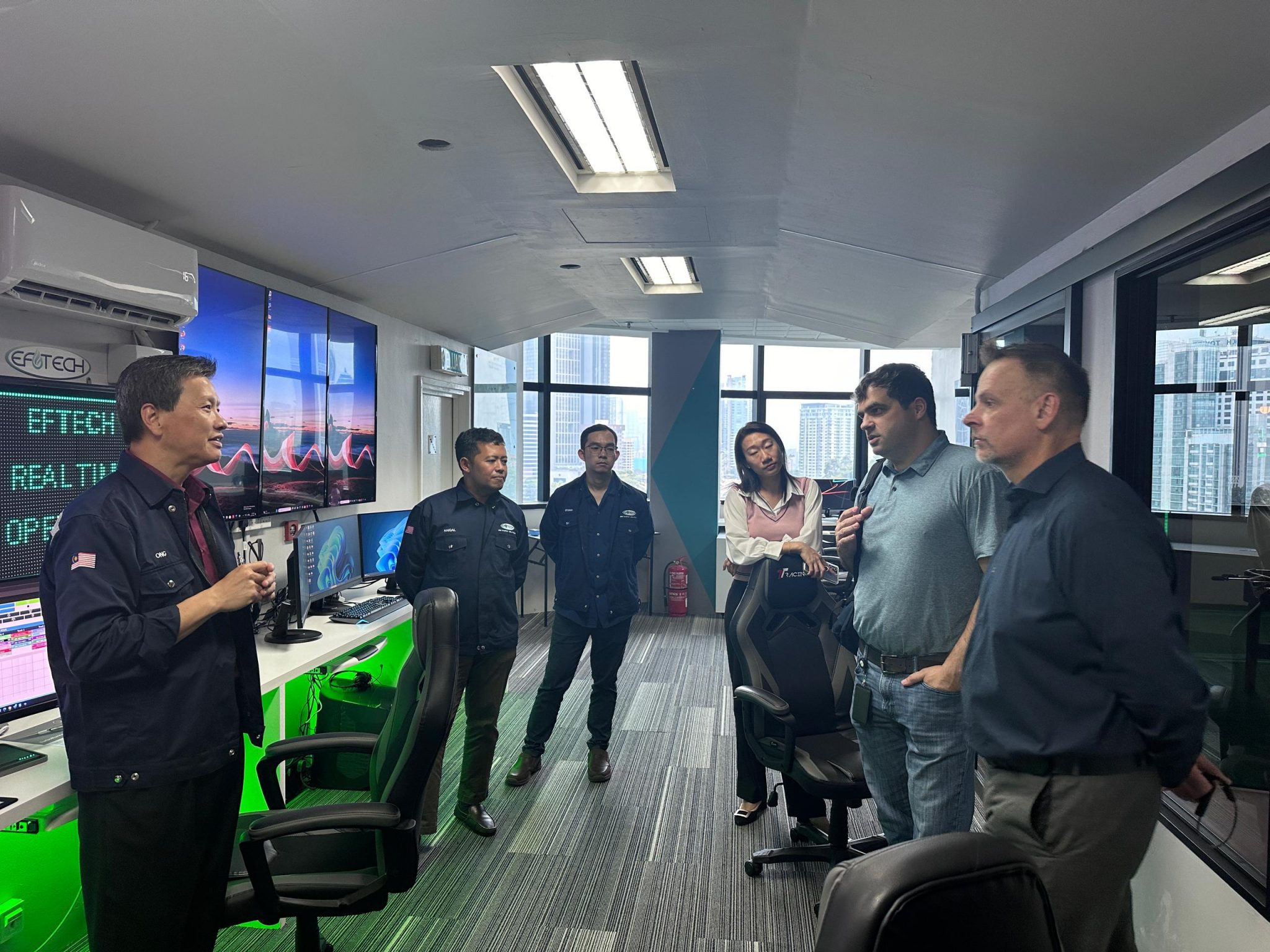 CARIGALI-HESS VISITS EFTECH REAL TIME OPERATION CENTRE - EFTECH